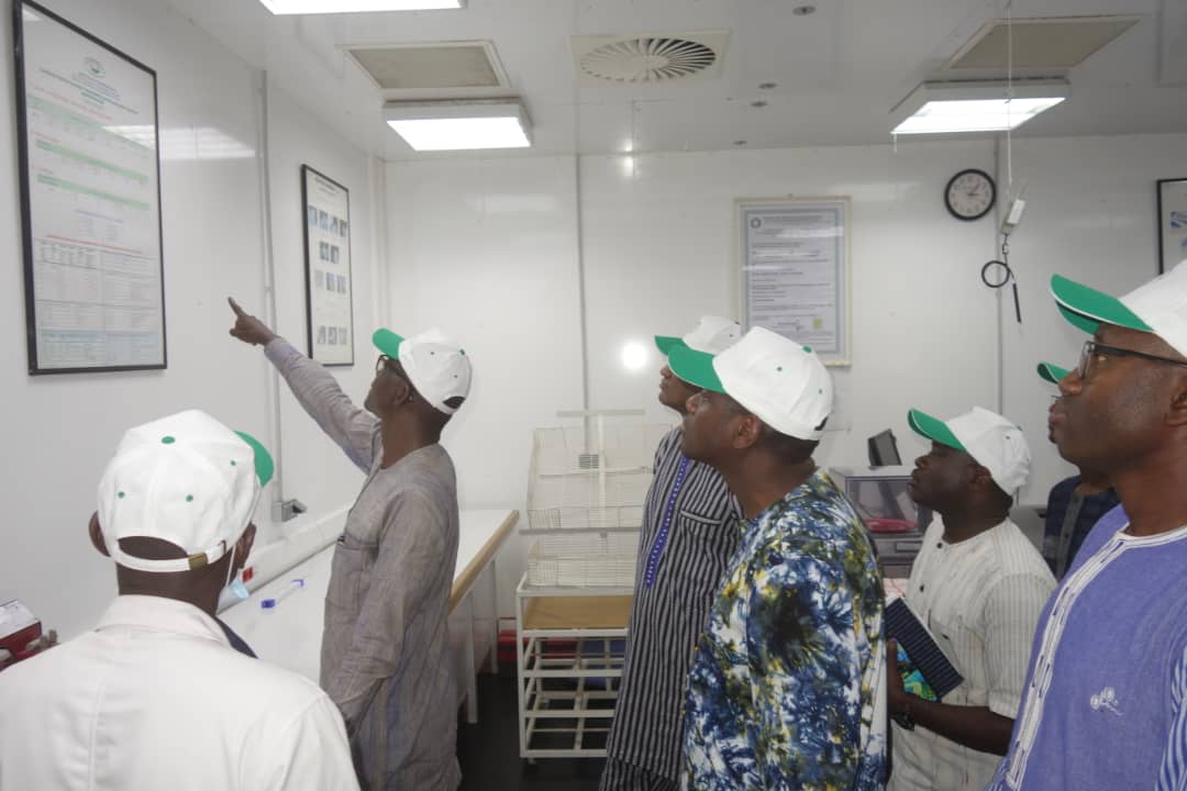 Visite du Ministre du Développement Industriel, du Commerce, de l ...