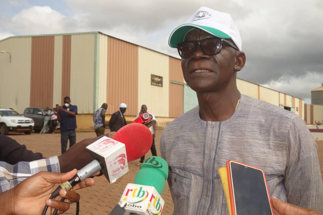 Visite du Ministre du Développement Industriel, du Commerce, de l ...