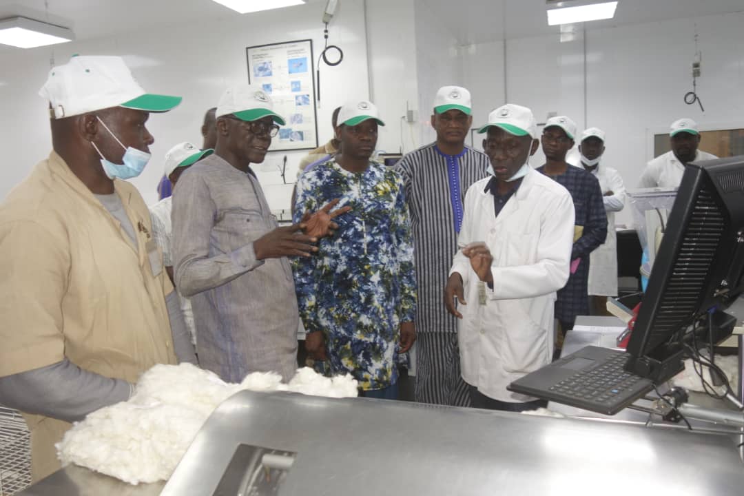 Visite du Ministre du Développement Industriel, du Commerce, de l ...
