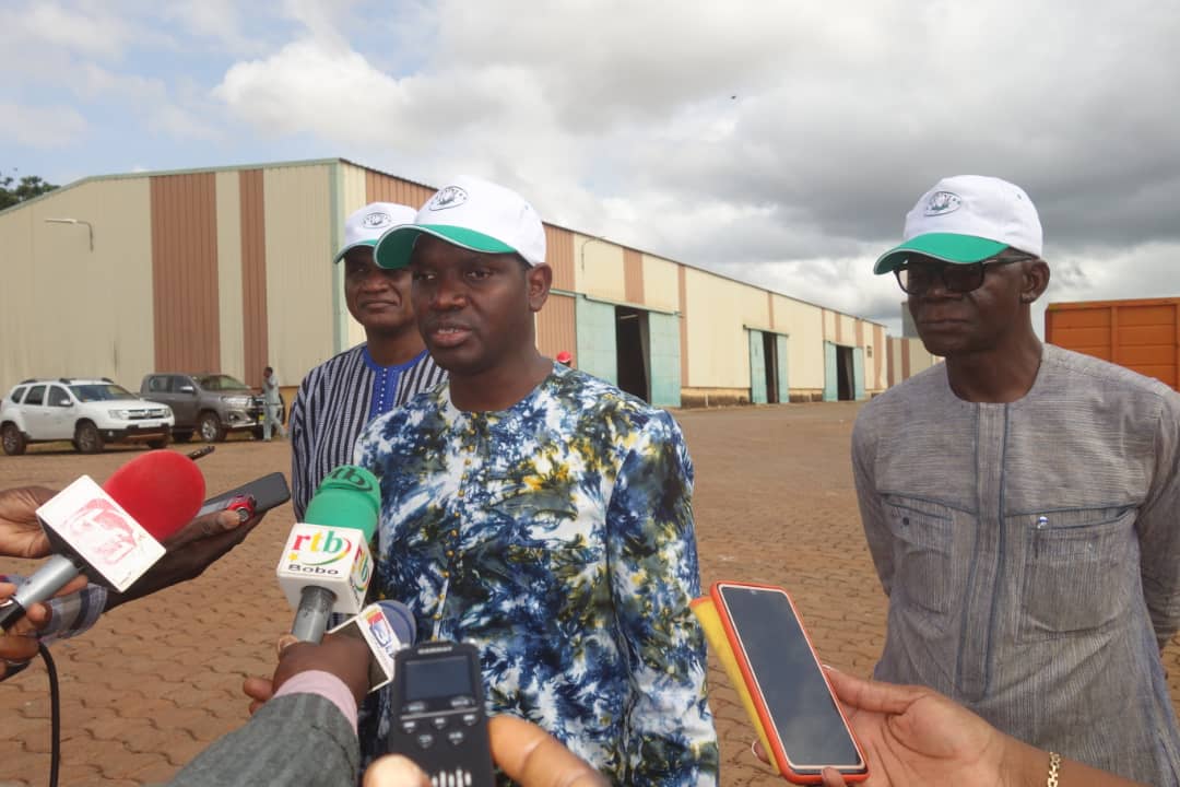 Visite du Ministre du Développement Industriel, du Commerce, de l ...